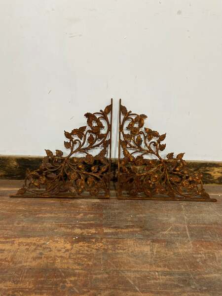 Vintage Cast Iron Brackets With Roses | Vinterior