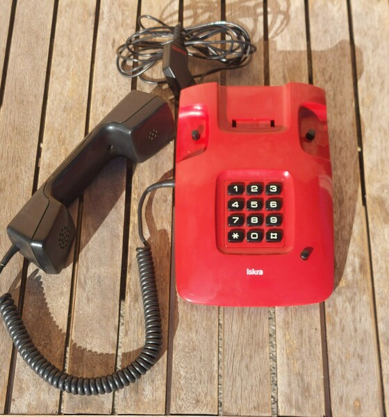 Iskra Eta 85 Telephone / Iskra Telephone / Moma Vintage Telephone / Red ...