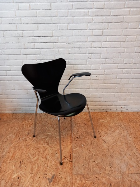 Set Of 4 Arne Jacobsen Chairs 3107 With Armrests | Arne Jacobsen, Bruno ...