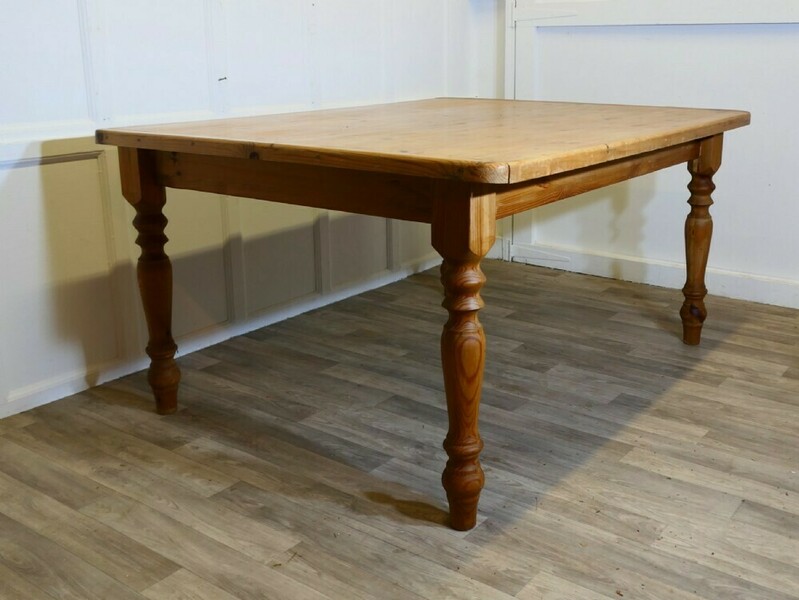 Large Pine Farmhouse Kitchen Table | Vinterior