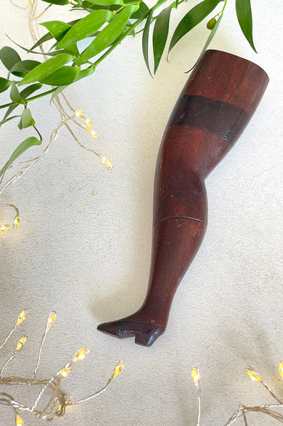 An Antique Ladies Leg Snuff Box | Vinterior