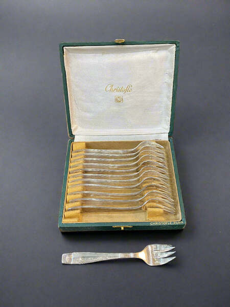 Boxed Set Of 12 Christofle ‘Citra Saigon’ Silver Oyster Forks Circa 1950 | Vinterior