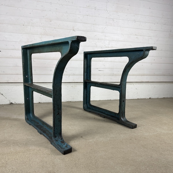 Pair Of Antique Cast Iron Workbench Legs | Vinterior