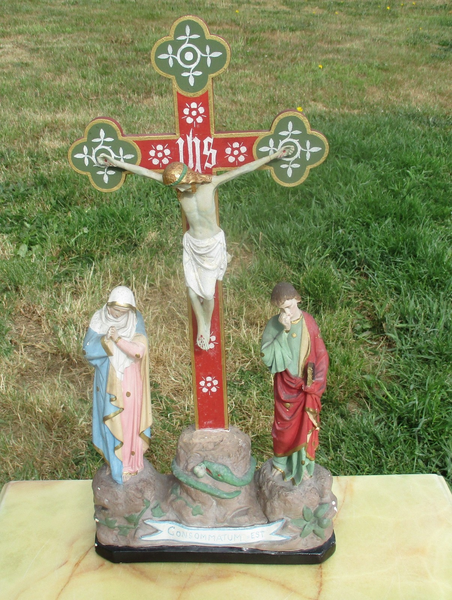 Antique Polychrome Calvary Scene Plaster Figurines Wooden Cross Table ...