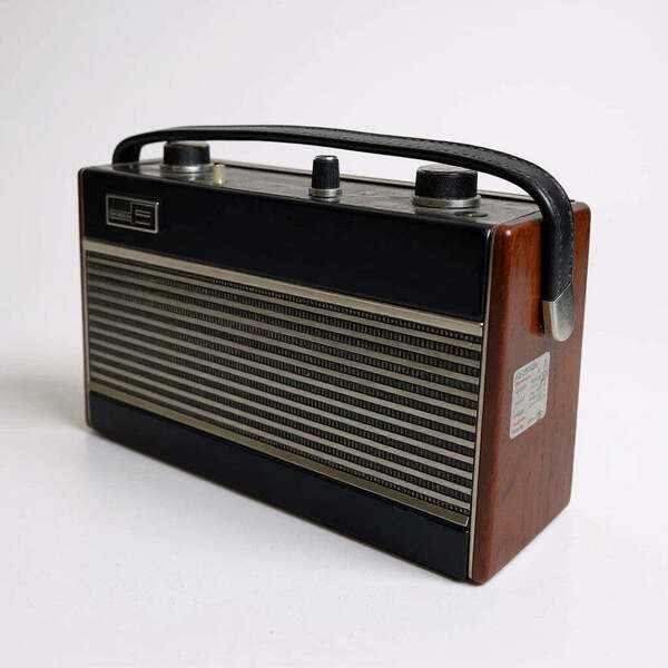 Vintage Roberts Radio – 1970s Retro Portable Radio In Blue & Wood ...