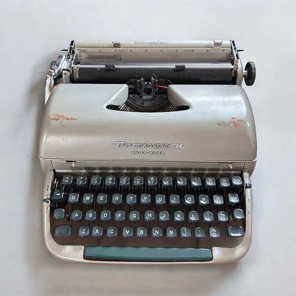 Mid Century Remington Quiet Riter Typewriter | Vinterior