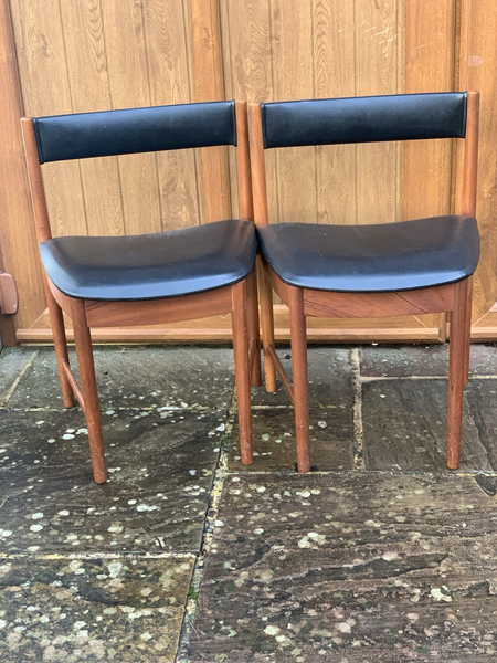 A Pair Of Mid Century Mckintosh Dining Chairs | McIntosh | Vinterior