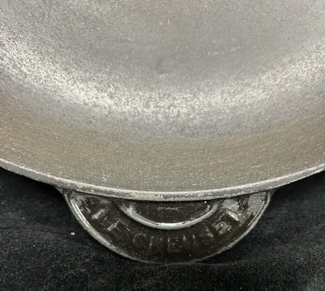 Le Creuset Cast Iron Black Gloss Frying Pan Size 26 Long Handled ...