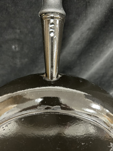 Le Creuset Cast Iron Black Gloss Frying Pan Size 26 Long Handled ...