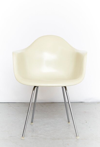 Off White Dax Fiberglass Chair By Charles & Ray Eames For Herman Miller ...