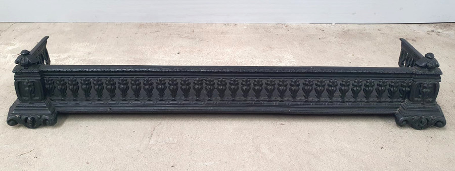 Antique 19th Century Cast Iron Fire Fender in Black | Vinterior