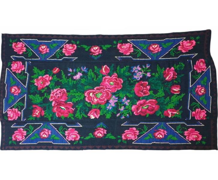 Handwoven Floral Wool Rug, Black Background With Pink Roses | Vinterior