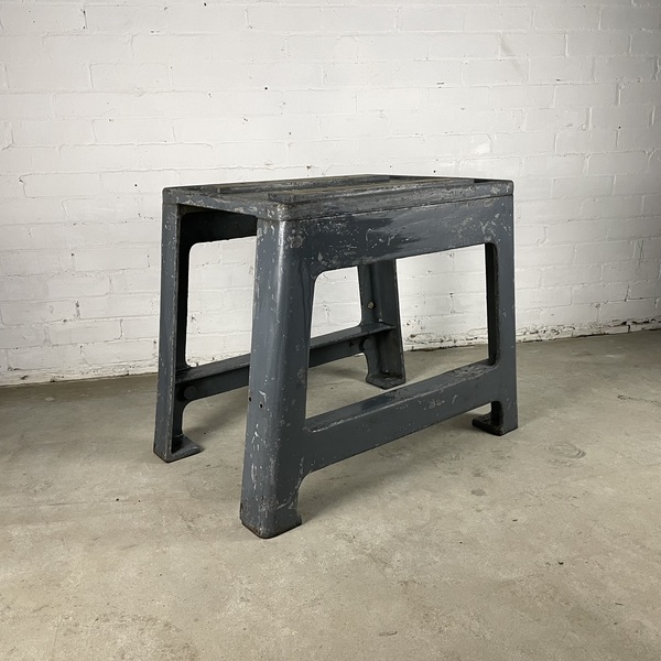 Reclaimed Antique Industrial Cast Iron Machine Base Table | Vinterior