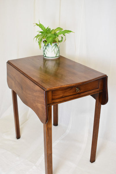 Mahogany Pembroke Table With Twin Butterfly Flaps Above A Single Oak ...